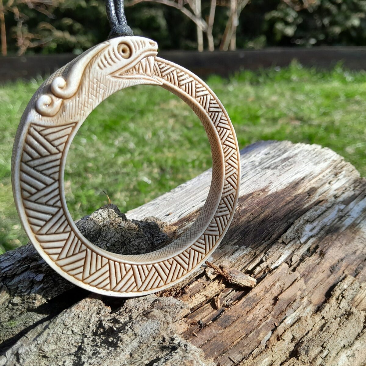 Ouroboros circle talisman, Midgard Jormungandr serpent, Norse Dragon ...